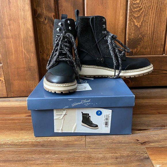 Universal Thread | Shoes | Universal Thread Courtney Black Ankle Boots ...